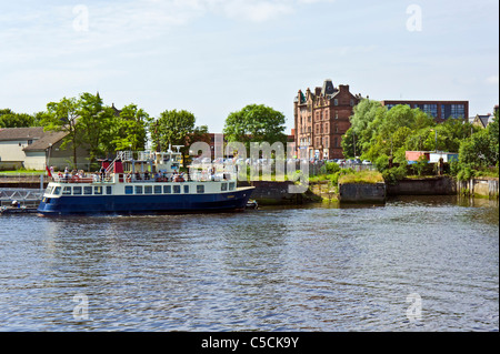 The Govan ferry taking passengers across the River Clyde, Glasgow ...