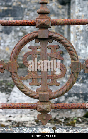 Iron railings around cemetery Stock Photo - Alamy