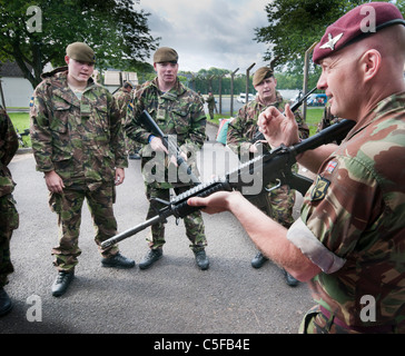 UK Territorial Army soldiers undergoing training at Catterick Garrison Stock Photo - Alamy