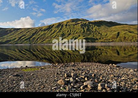 Loch Lyon reflects the slopes of Craig a' Chaorainn, United Kingdom ...