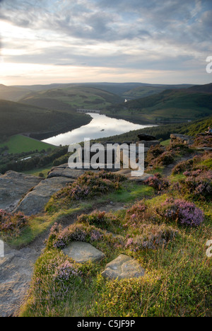 Bamford Edge. Ladybower, and Hope Valley winter sunrise temperature ...