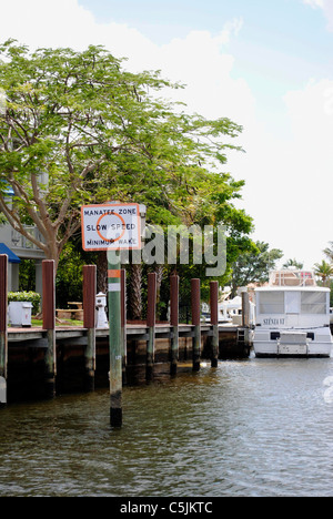 Manatee Zone Slow Speed Minimum Wake, Manatee alert sign in waterway ...