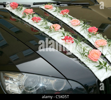 Wedding car with beautiful decorations. Flower decor Stock Photo - Alamy