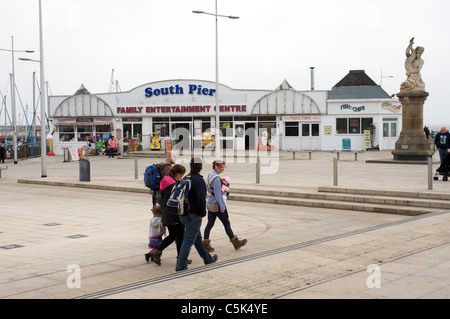 South Pier Lowestoft Suffolk UK Stock Photo - Alamy