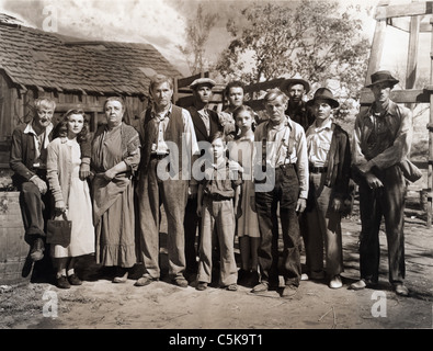 THE GRAPES OF WRATH l-r, EDDIE QUILLAN, DORRIS BOWDON, HENRY FONDA ...