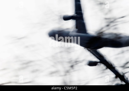 Planes in flight from below Stock Photo - Alamy