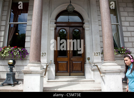 Cavalry and Guards Club at 127 Piccadilly, London, England Stock Photo ...