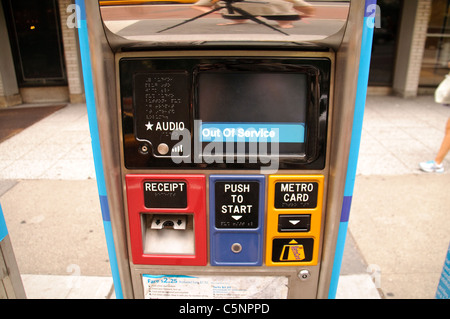 Metrocard vending machine Stock Photo - Alamy