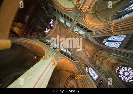 Reims Cathedral interior view with ribbed vaulting Stock Photo - Alamy