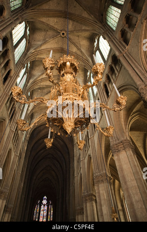 Reims Cathedral interior view with ribbed vaulting Stock Photo - Alamy