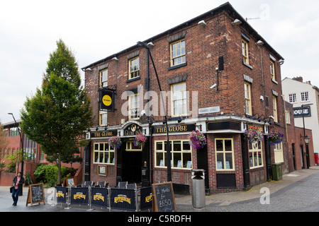 "The Globe" pub on Howard Street, Sheffield Stock Photo - Alamy