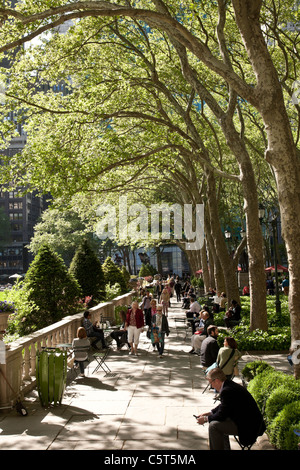 People Enjoying Springtime Day, Bryant Park, NYC Stock Photo - Alamy