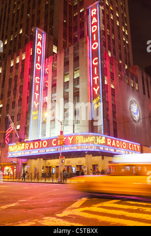 Radio city building new York Stock Photo - Alamy