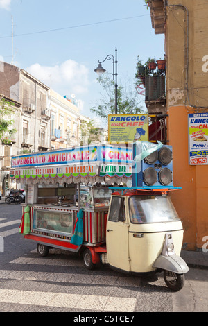 Piaggio Ape mini van selling gelato in Catania Italy Stock Photo - Alamy