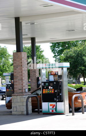 Seven Eleven gas station, Texas, USA Stock Photo - Alamy