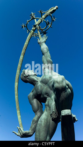 The "Rocket Thrower" by Donald De Lue commissioned for the 1964 Worlds ...