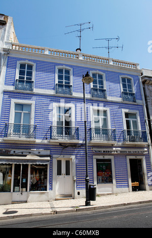 Traditional building facade in Lisbon Stock Photo - Alamy