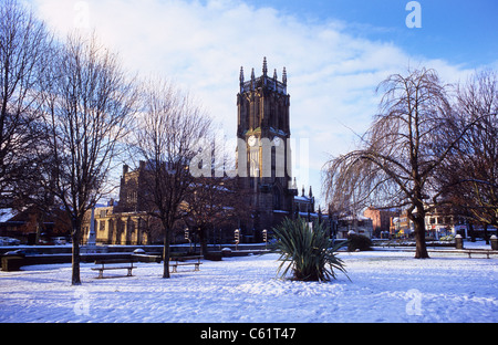 leeds parish church by snow in winter time leeds yorkshire uk Stock ...