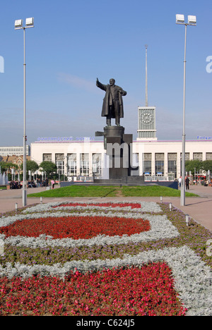 Lenin on the armored car - monument at the Finnish railway station in ...