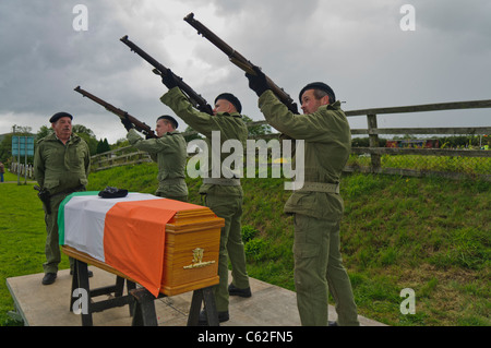 Men dressed in IRA paramilitary uniforms with a coffin draped in an ...