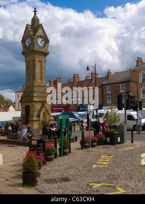 The Market Place in Thirsk, North Yorkshire, England UK Stock Photo - Alamy