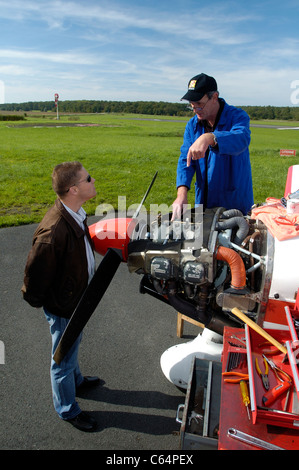 Small plane's mechanic talking with private pilot Stock Photo - Alamy