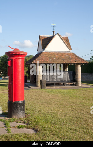 Village green and Well House, Sedlescombe, East Sussex, England, UK ...