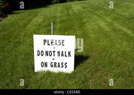 Please walk on the grass sign Stock Photo - Alamy