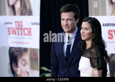 Jason Bateman at arrivals for THE SWITCH Premiere, Arclight Hollywood ...