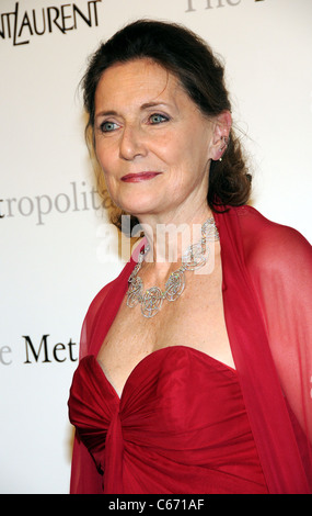 Ann Ziff at arrivals for The Metropolitan Opera Premiere of LE COMTE ...