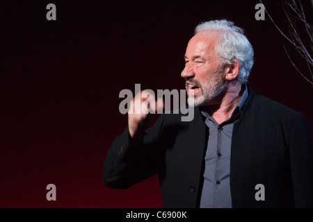 Actor Simon Callow performing in the one-man play "Being Shakespeare ...