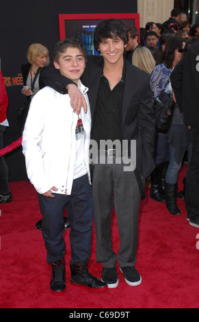 Ryan Ochoa, Mitchel Musso at arrivals for MARS NEEDS MOMS Premiere, El ...
