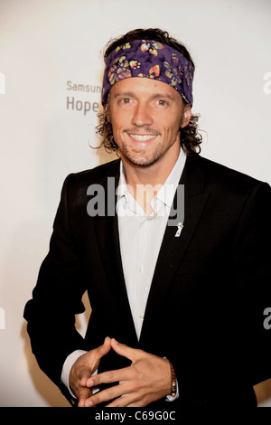 Jason Mraz at arrivals for 10th Annual Samsung Hope For Children Gala ...