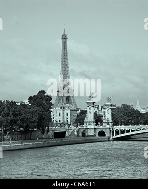 Alexandre III bridge and Eiffel Tower in Paris, France Stock Photo - Alamy