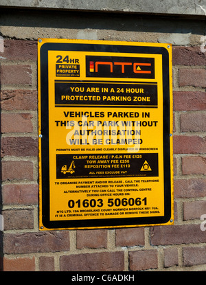 wheel clamping waring sign in UK Stock Photo - Alamy