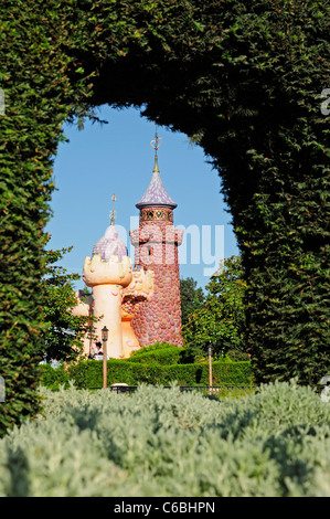Alice's Curious Labyrinth at Disneyland Paris park. Walt Disney ...