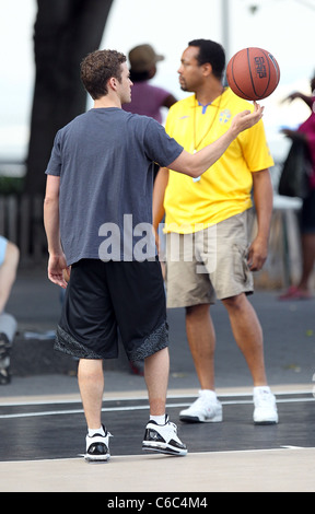 Justin Timberlake plays basketball on the set of the new film 'Friends ...