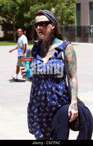 Janine Lindemulder and her mother arrive at Orange County Superior ...