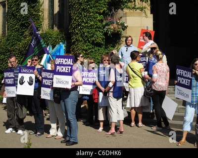 UNISON UNION MEMBERS PICKETING OUTSIDE ABERYSTWYTH POLICE STATION ...