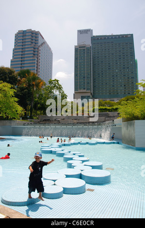 The Swimming Pool at KLCC Park, Kuala Lumpur, Malaysia Stock Photo - Alamy