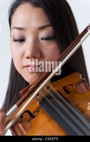 Japanese female, woman, violinist, violin player Stock Photo - Alamy