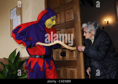 Mask " La Botarga " Asking for alms in the church in RAZBONA ...