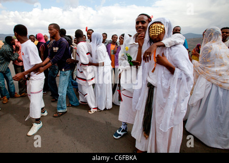 Traditional Oromo wedding celebrations taking place on the road to ...