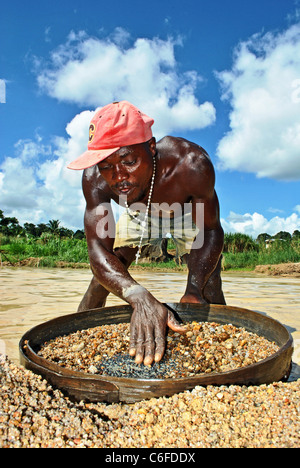 Diamond mining, Koidu Sefadu (Kono), Sierra Leone Stock Photo - Alamy