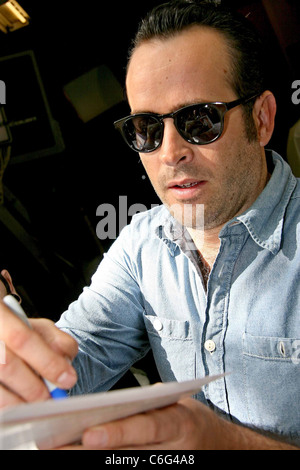 Jason Lee Celebrities leaving ABC studios after appearing on 'Live with ...