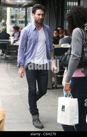 Maroon 5 frontman Adam Levine eating at Joan's on Third in West ...