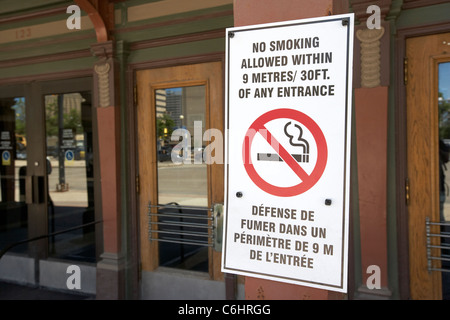 No smoking near building entrance sign Stock Photo: 43156262 - Alamy