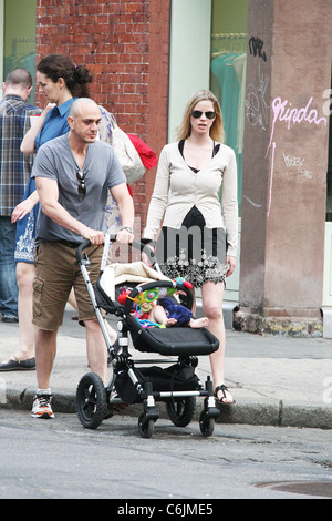 Hank Azaria, his wife Katie Wright and their son Hal attend "The Smurfs ...