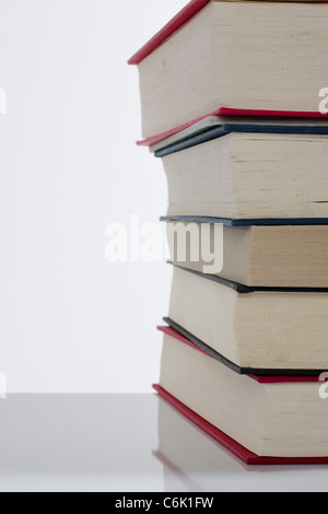 Many books in a bookstore or library Stock Photo - Alamy