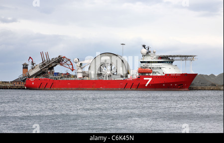 Subsea 7 vessel, Seven Navica, pipelaying ship Rockwater and crane ...